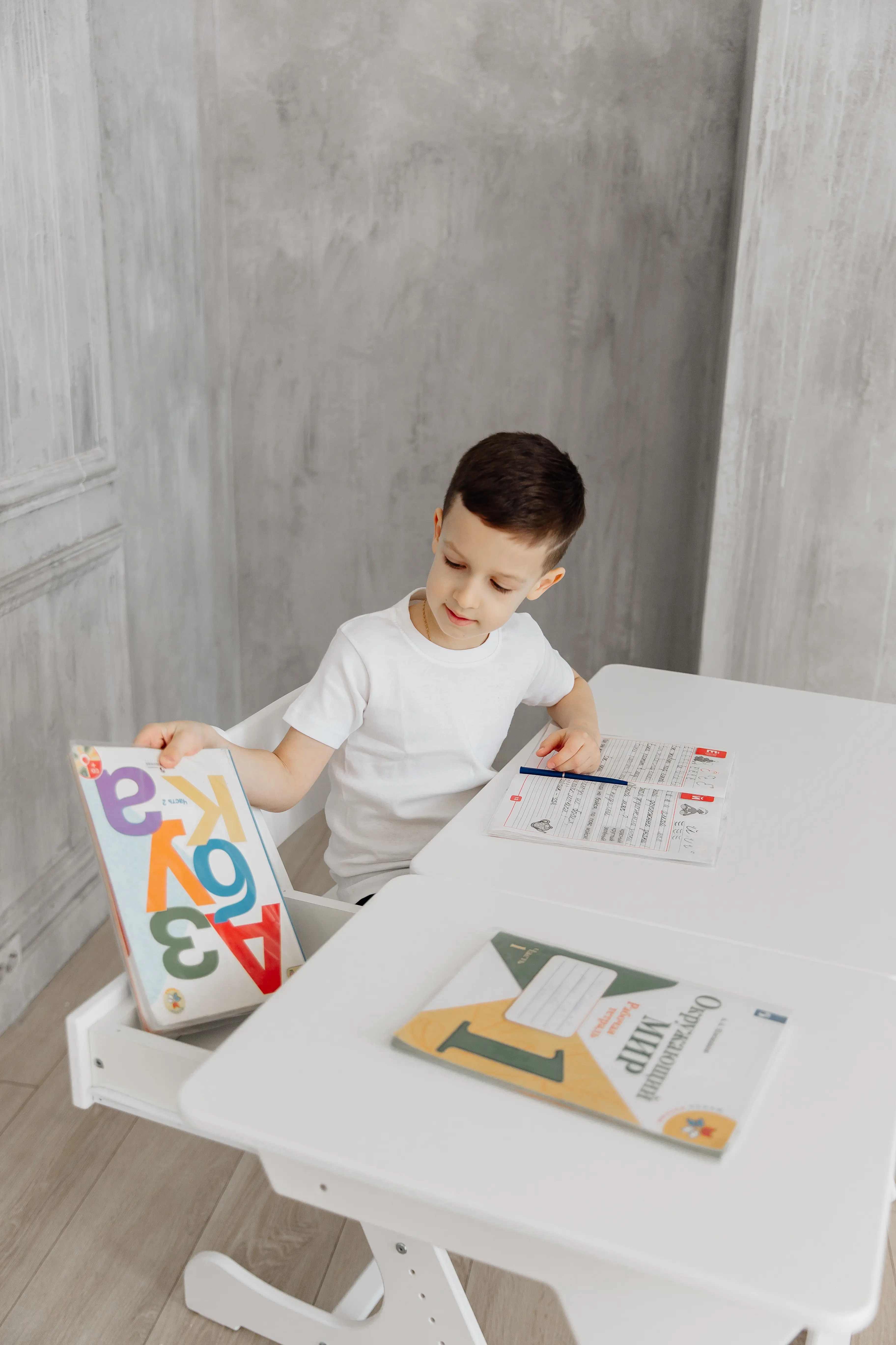 Письменный стол и стул для учебы - ARMADA